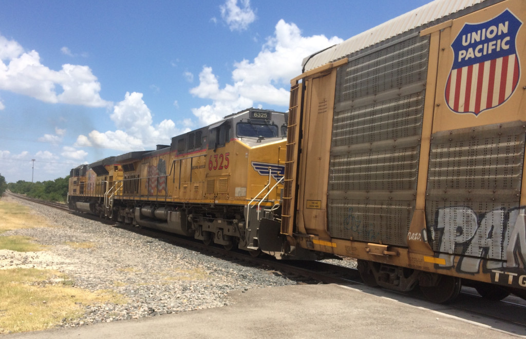 UP 6325 20Jul2016 NB across Center Street